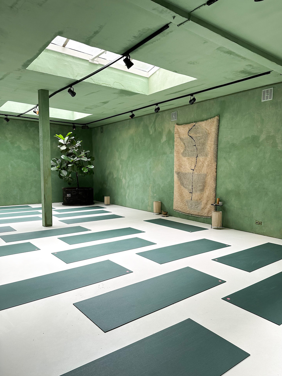 Yin Yoga in Amsterdam: dit zijn de fijnste yogascholen